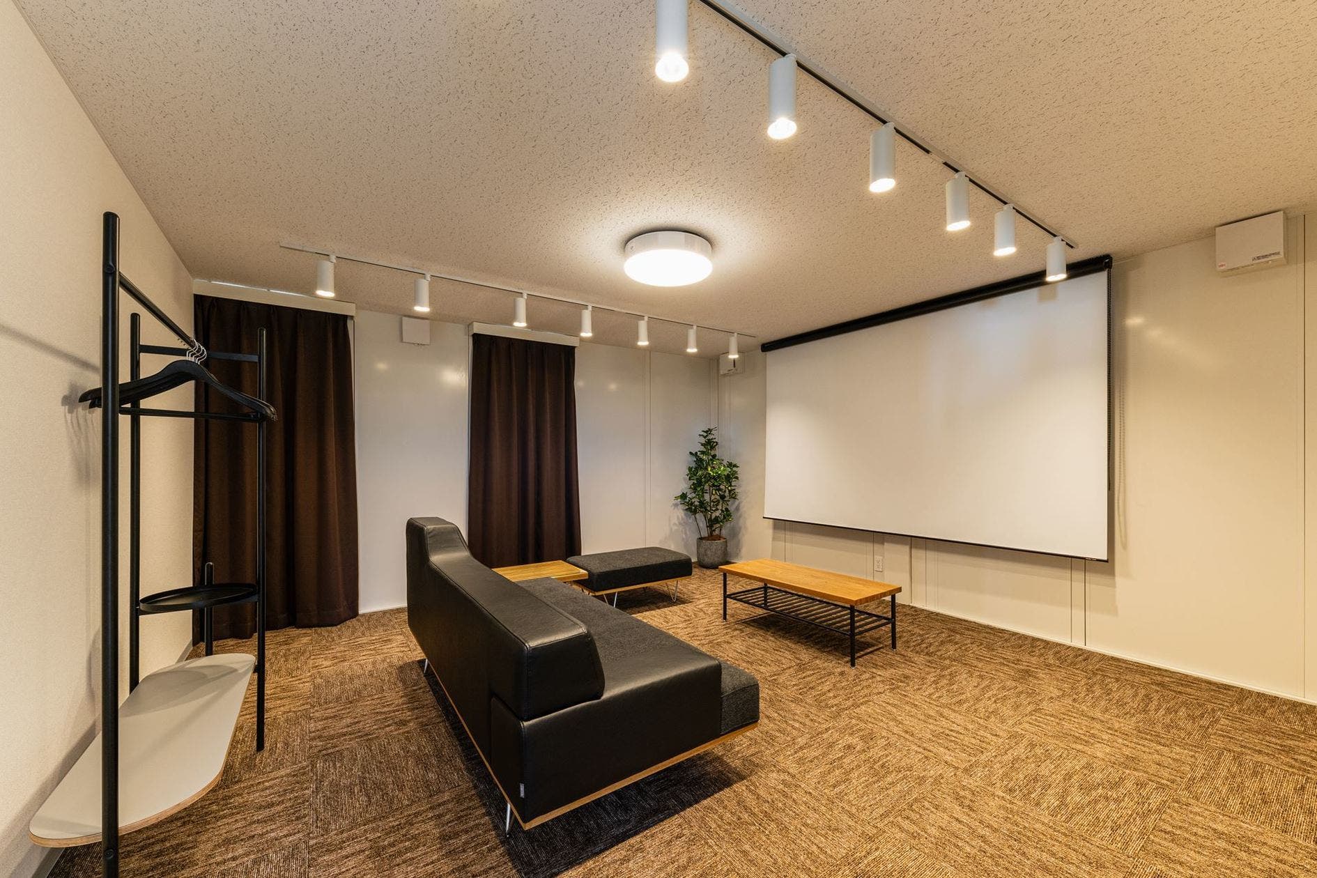 【Living】✨U-SPACE熊谷店✨リビングをイメージしたちょっとした集まりに最適のスペースです♪Wi-Fi/熊谷市の写真3