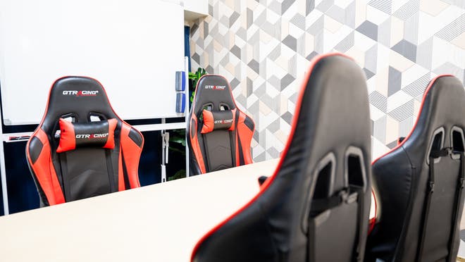 完全個室・高速インターネット【新宿駅徒歩3分】ゲーミングチェアのきれいなスペースで快適なテレワーク・会議ができる!の写真2