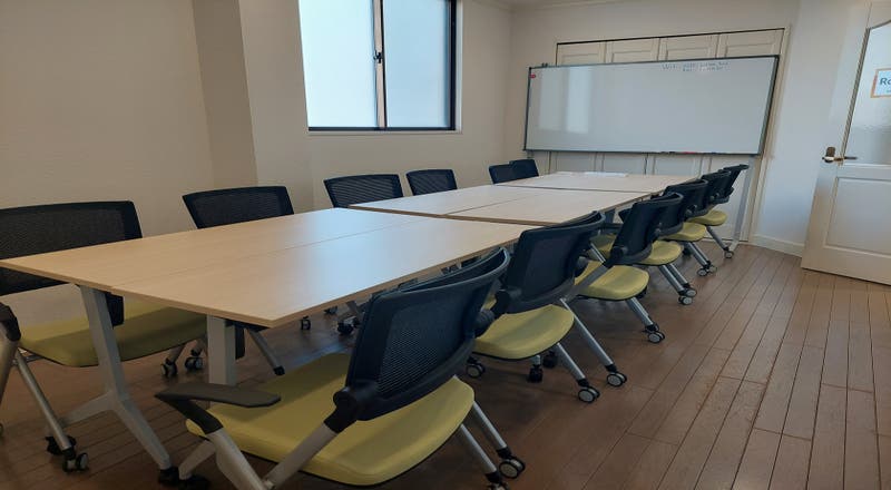 JR成田駅東口から徒歩30秒  ミーティングRoom D/ GAKUYA Bird店 / 12名まで利用可能 
