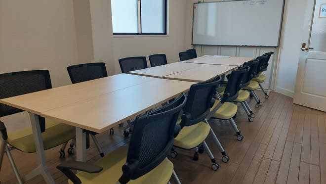 JR成田駅東口から徒歩30秒 ミーティングRoom D/ GAKUYA Bird店 / 12名まで利用可能 の写真1