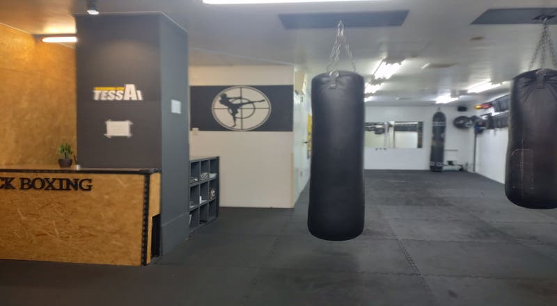 TESSAI KICK BOXING　GYM　全面ジョイントマット。スポーツやダンスに最適、ヨガ、ピラティス、演劇、