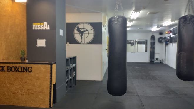 TESSAI KICK BOXING GYM 全面ジョイントマット。スポーツやダンスに最適、ヨガ、ピラティス、演劇、の写真1