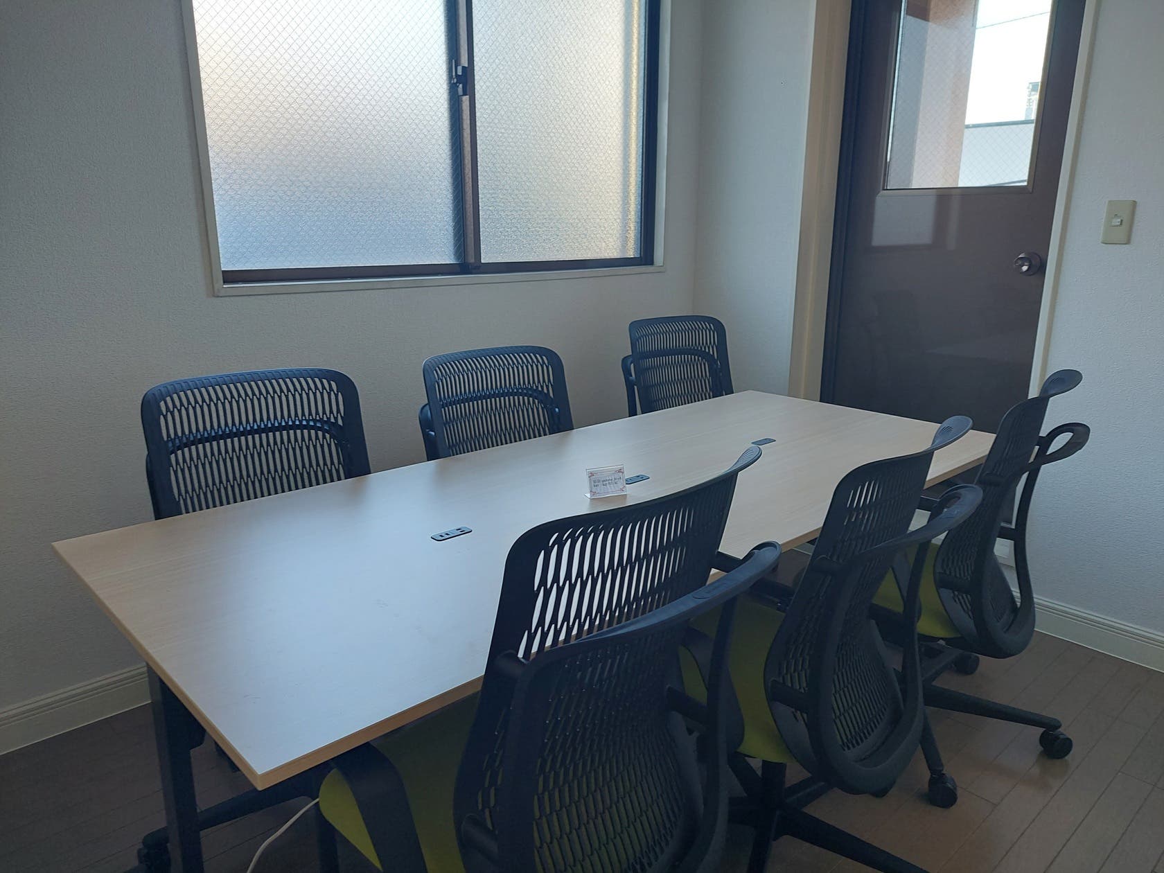 JR成田駅東口から徒歩30秒 ミーティングRoom C/ GAKUYA Bird店 / 6名まで利用可能 / 光回線の写真6