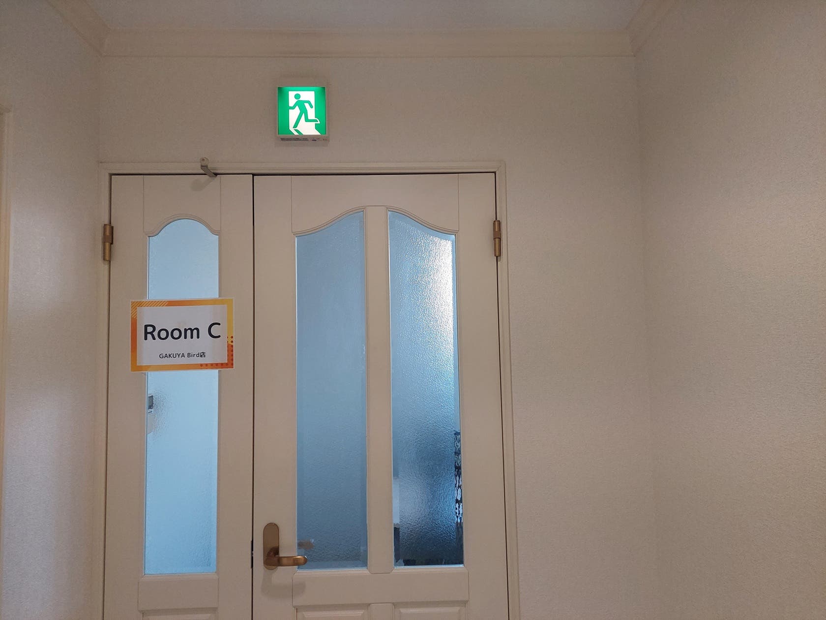 JR成田駅東口から徒歩30秒 ミーティングRoom C/ GAKUYA Bird店 / 6名まで利用可能 / 光回線の写真5