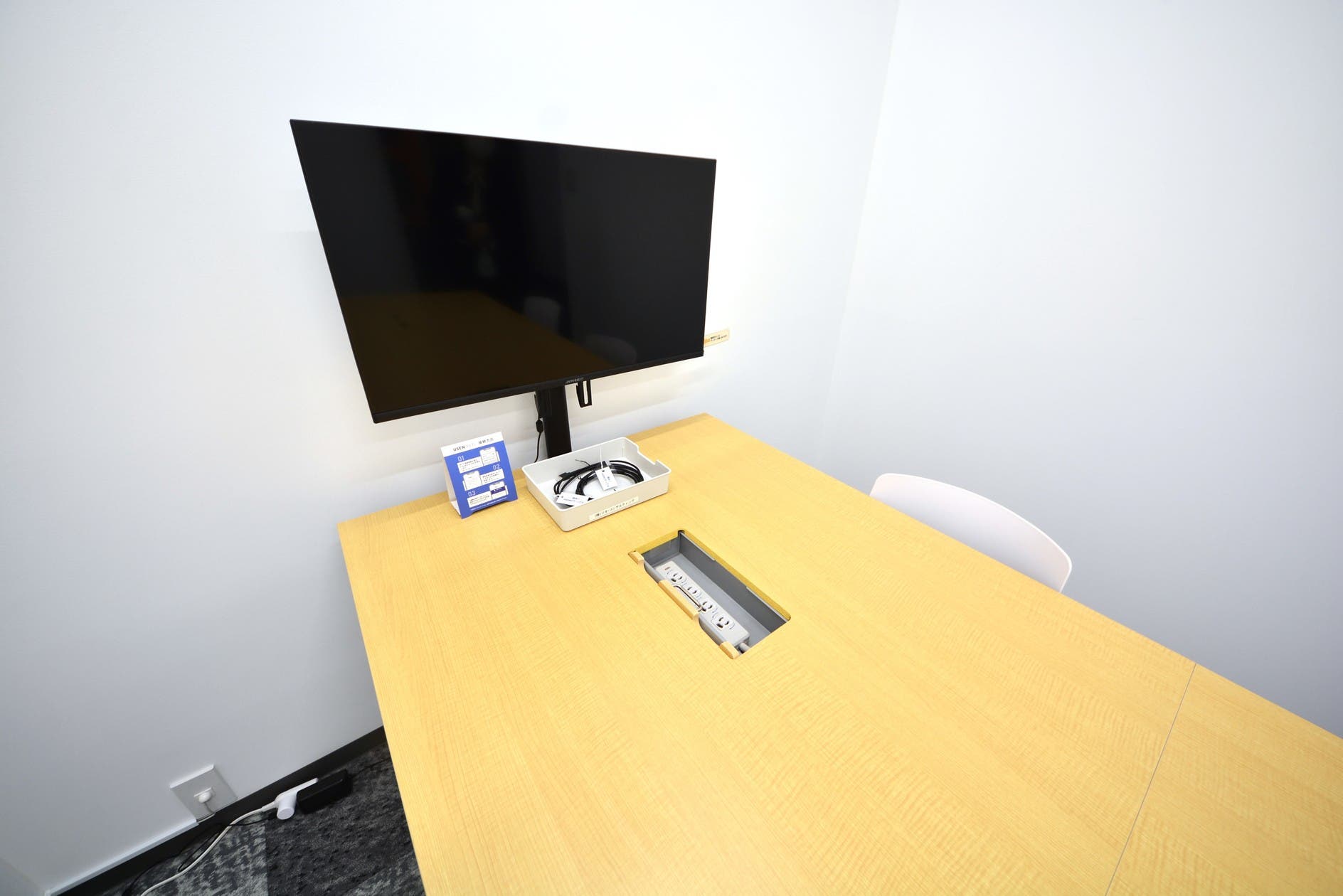 【堺筋本町駅直結】4名利用/Bタイプ/貸会議室/web会議/打ち合わせ/コワーク等の写真4