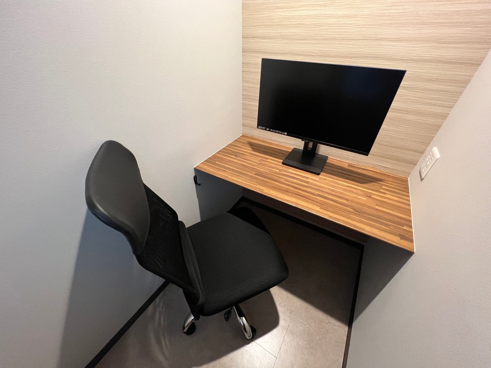 【1時間660円！】JR恵比寿駅目の前！完全個室の1名用ブース（ブース16）※予約時間前は入室不可【４階】の写真2