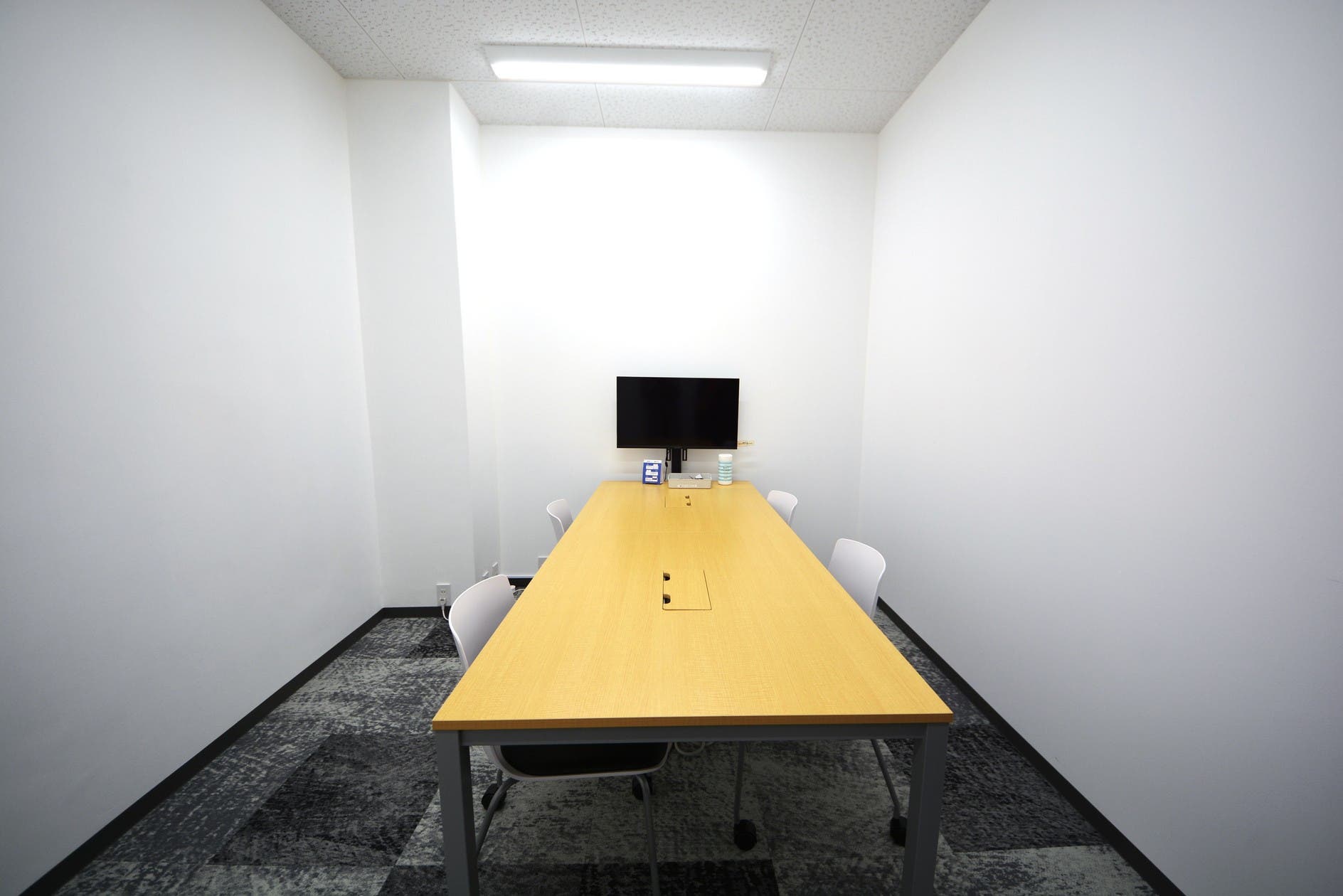 【堺筋本町駅直結】4名利用/Bタイプ/貸会議室/web会議/打ち合わせ/コワーク等の写真2