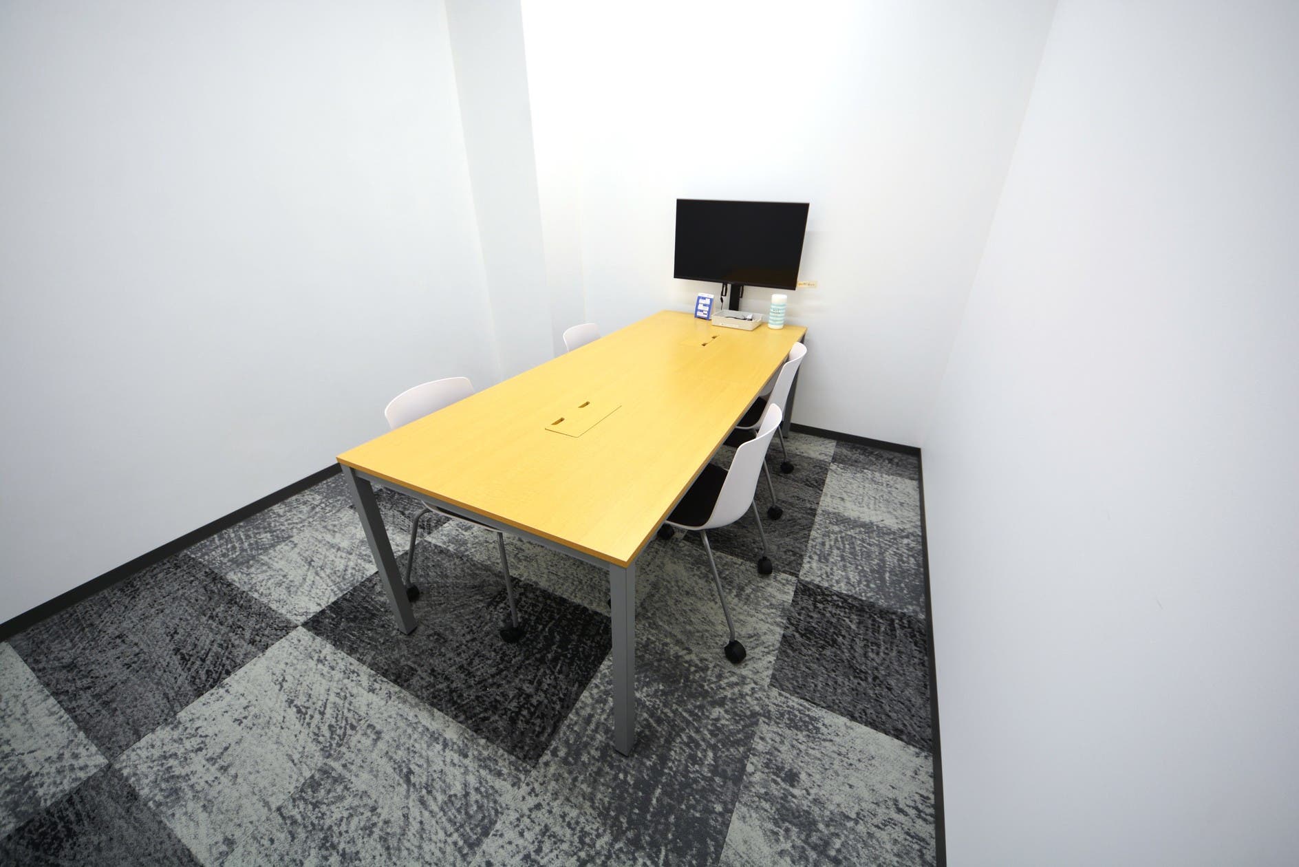 【堺筋本町駅直結】4名利用/Bタイプ/貸会議室/web会議/打ち合わせ/コワーク等の写真3