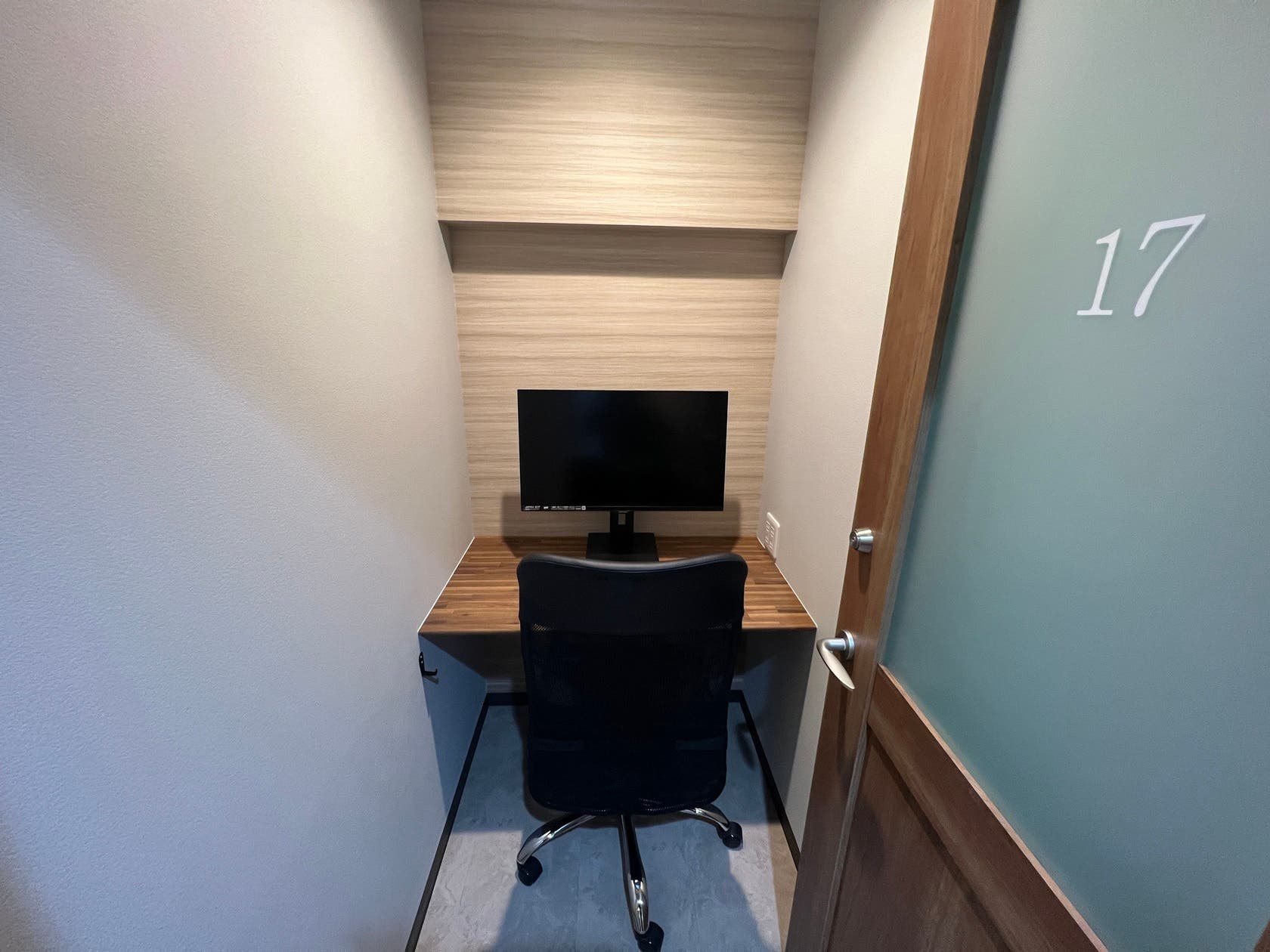 【1時間660円！】JR恵比寿駅目の前！完全個室の1名用ブース（ブース17）※予約時間前は入室不可【4F】の写真1