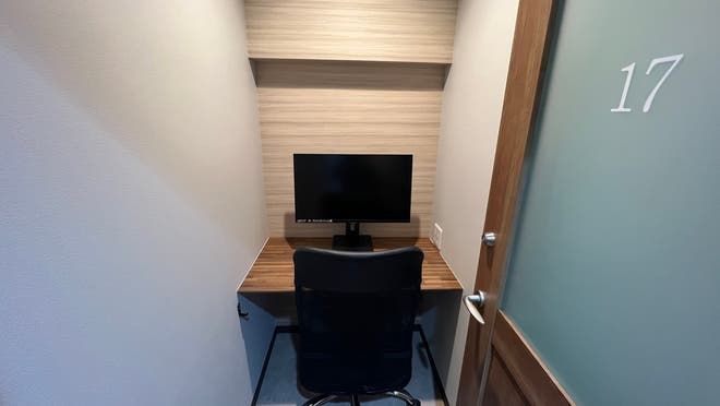 【1時間880円!】JR恵比寿駅目の前!完全個室の1名用ブース(ブース17)※予約時間前は入室不可【4F】の写真1