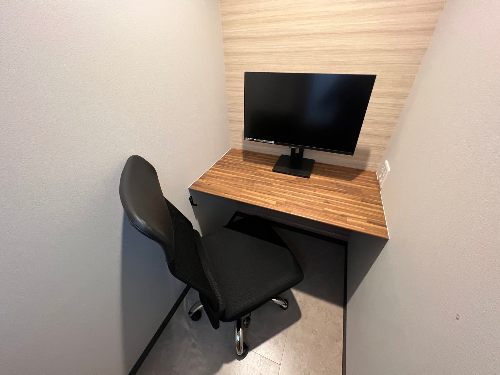 【1時間660円！】JR恵比寿駅目の前！完全個室の1名用ブース（ブース17）※予約時間前は入室不可【4F】の写真2