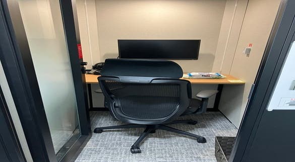 ROOM L 10