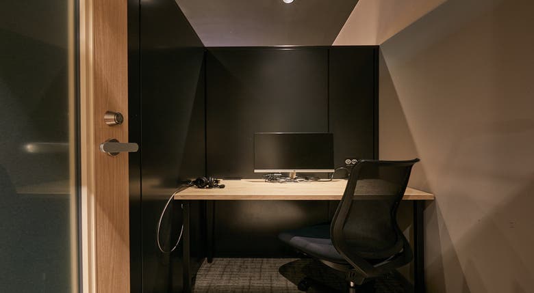 ROOM L 01