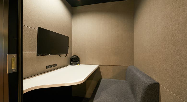 ROOM R 01