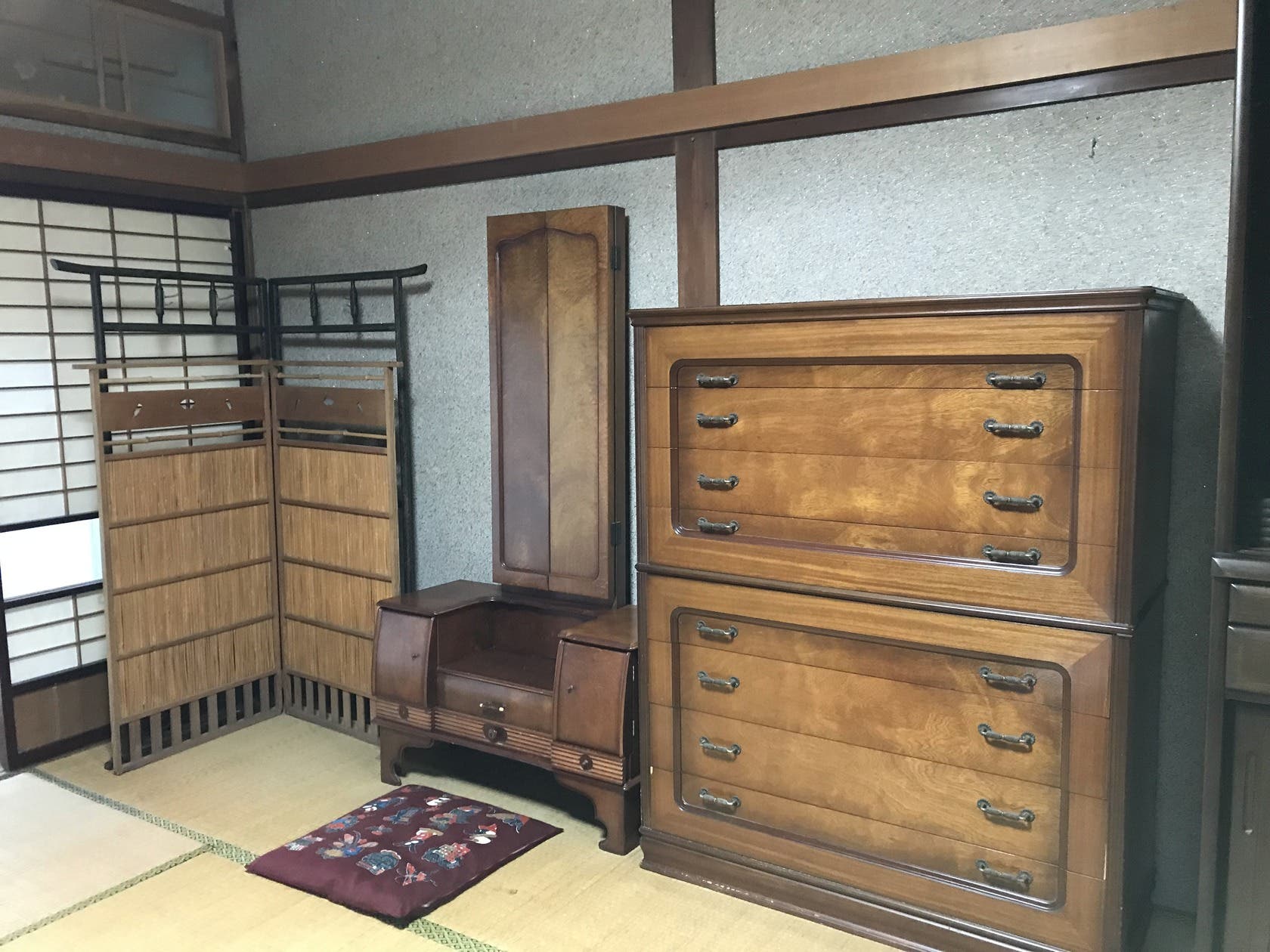 【Ｂ】１階 和室１０畳（テレビ、座卓、座布団あり）の写真5