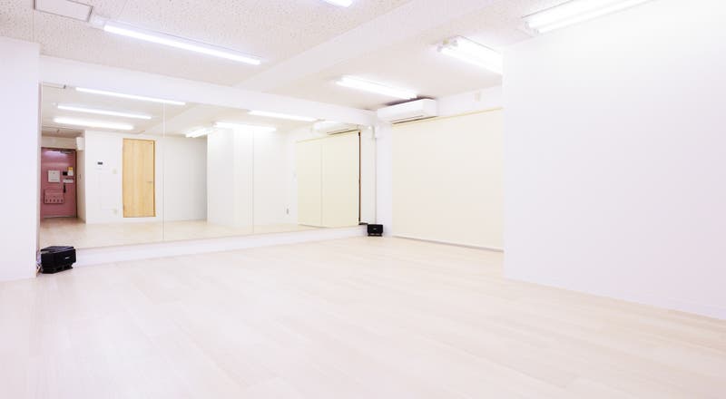 【徒歩1分】堀切菖蒲園駅👣無料超高速Wi-Fi🤳ミラーとスピーカー完備❗当日予約可能👍1時間から利用できるレンタルスタジオ✨