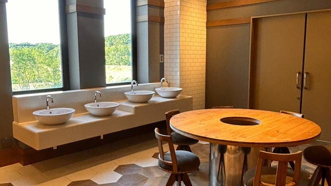 元結婚式場をアップサイクルした巨大施設【教会・大ホール・キッチン・屋外撮影】の写真11