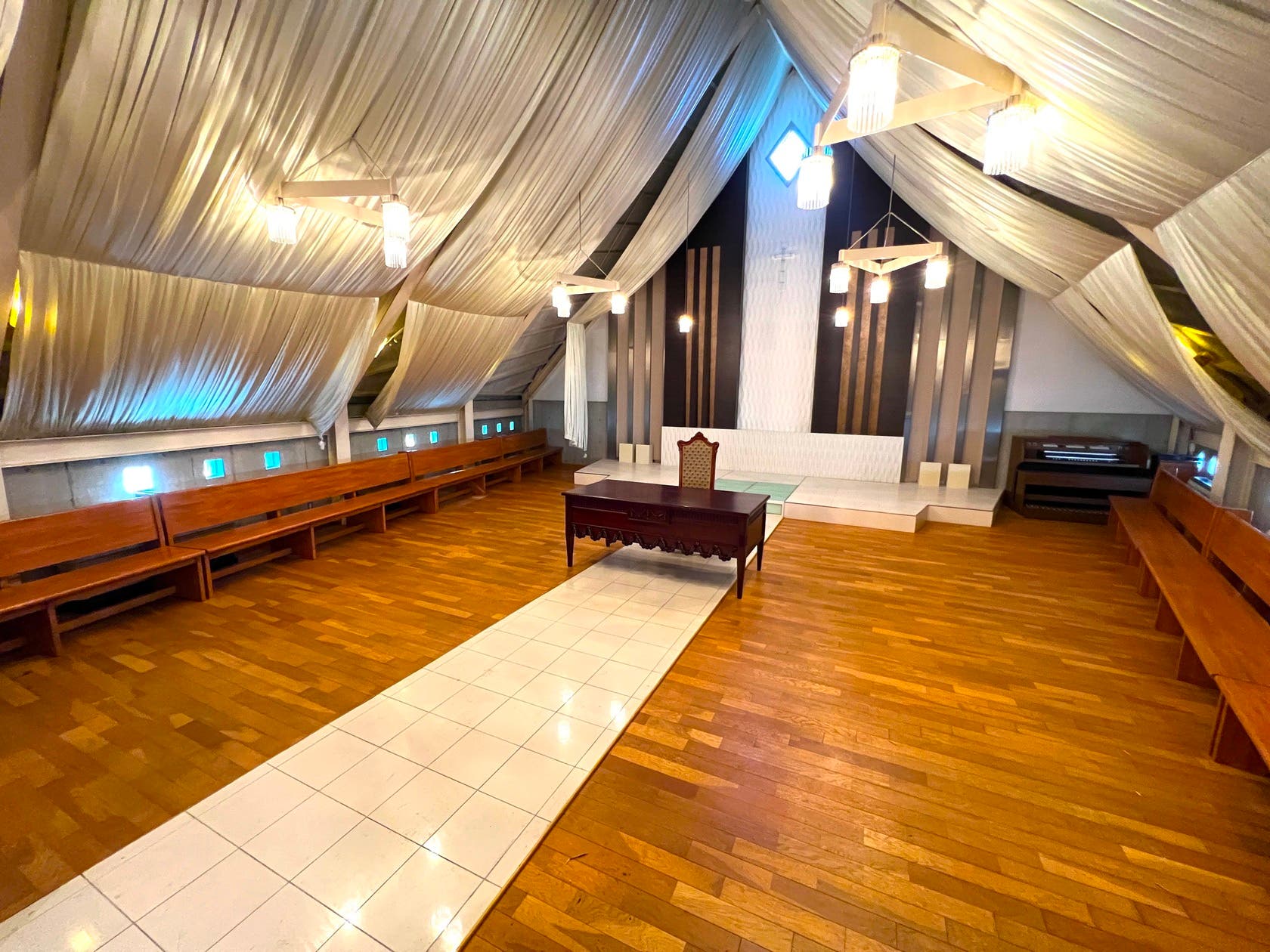 元結婚式場をアップサイクルした巨大施設【教会・大ホール・キッチン・屋外撮影】の写真16