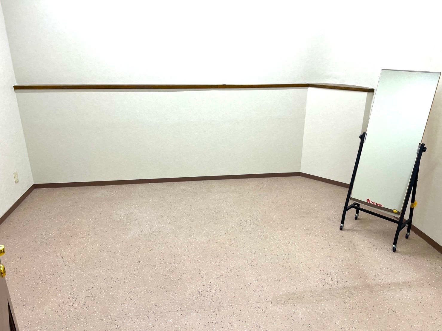 元結婚式場をアップサイクルした巨大施設【教会・大ホール・キッチン・屋外撮影】の写真21