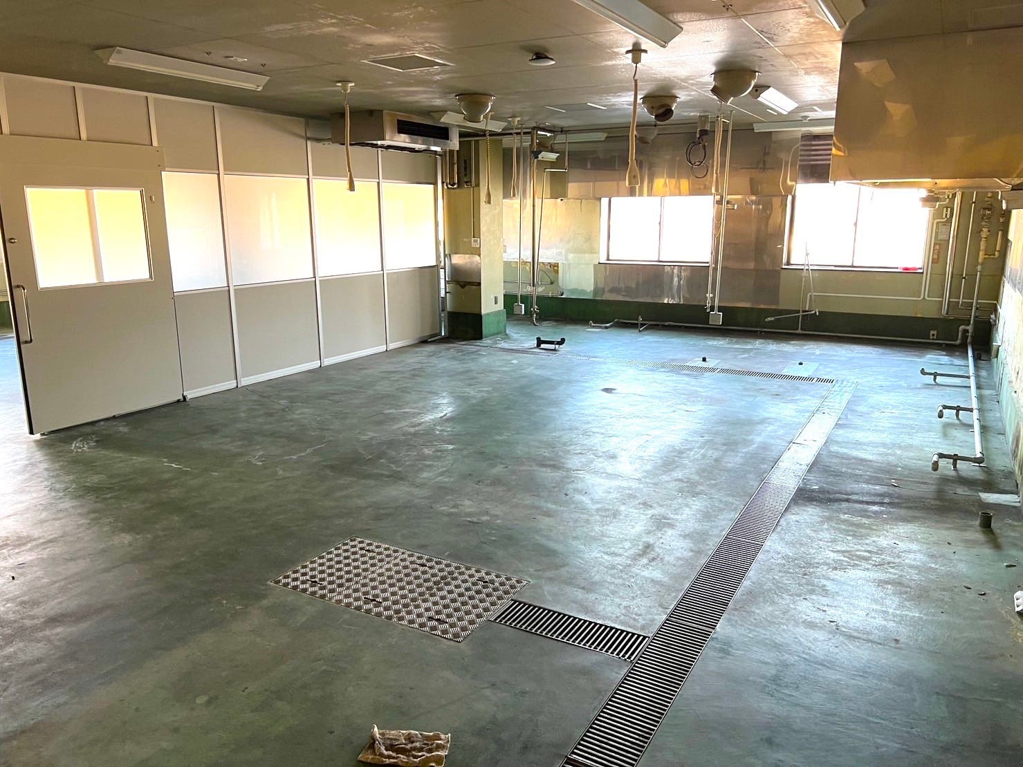 元結婚式場をアップサイクルした巨大施設【教会・大ホール・キッチン・屋外撮影】の写真27