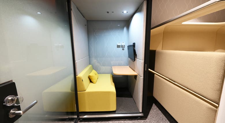 ROOM R 03