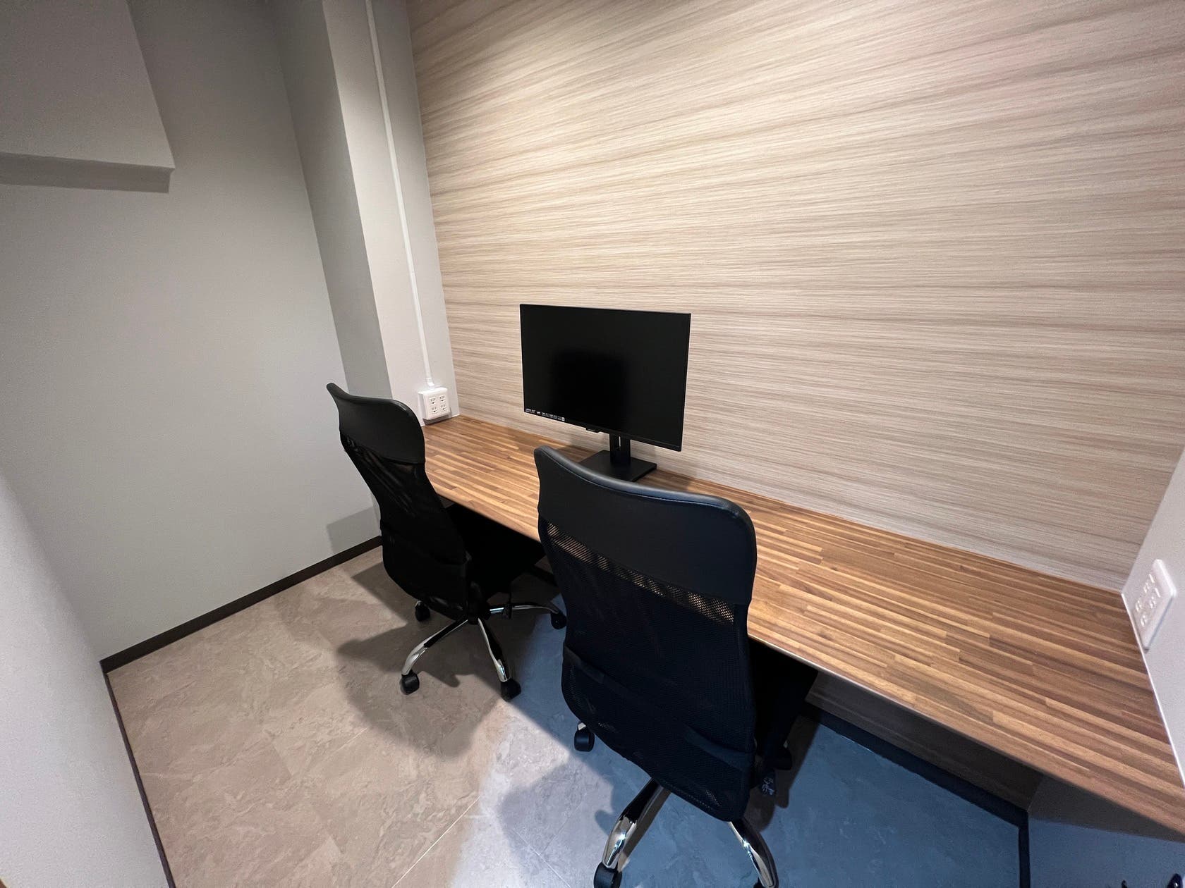 【1時間1,100円！】JR恵比寿駅目の前！完全個室の2名用ブース（ブース21）※予約時間前は入室不可【4F】の写真1