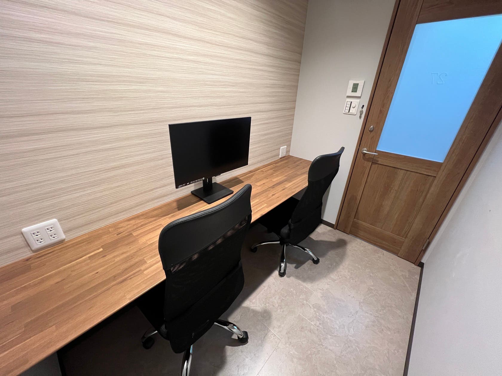 【1時間1100円！】JR恵比寿駅目の前！完全個室の2名用ブース（ブース27）※予約時間前は入室不可【4F】の写真1