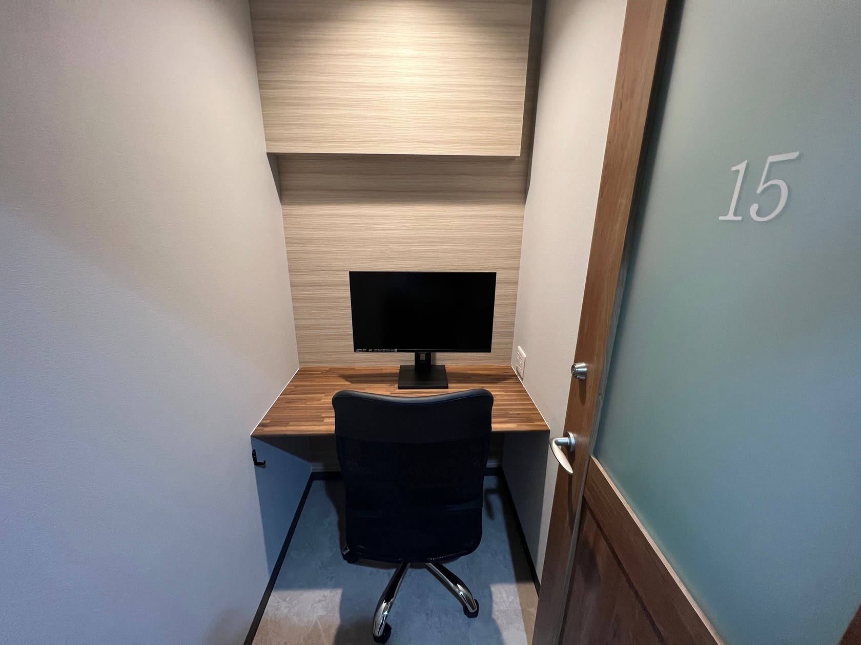 【1時間660円！】JR恵比寿駅目の前！完全個室の1名用ブース（ブース15）※予約時間前は入室不可【４階】の写真1