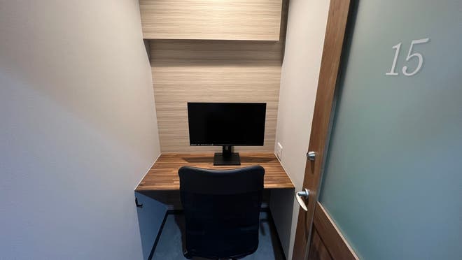 【1時間880円!】JR恵比寿駅目の前!完全個室の1名用ブース(ブース15)※予約時間前は入室不可【4階】の写真1