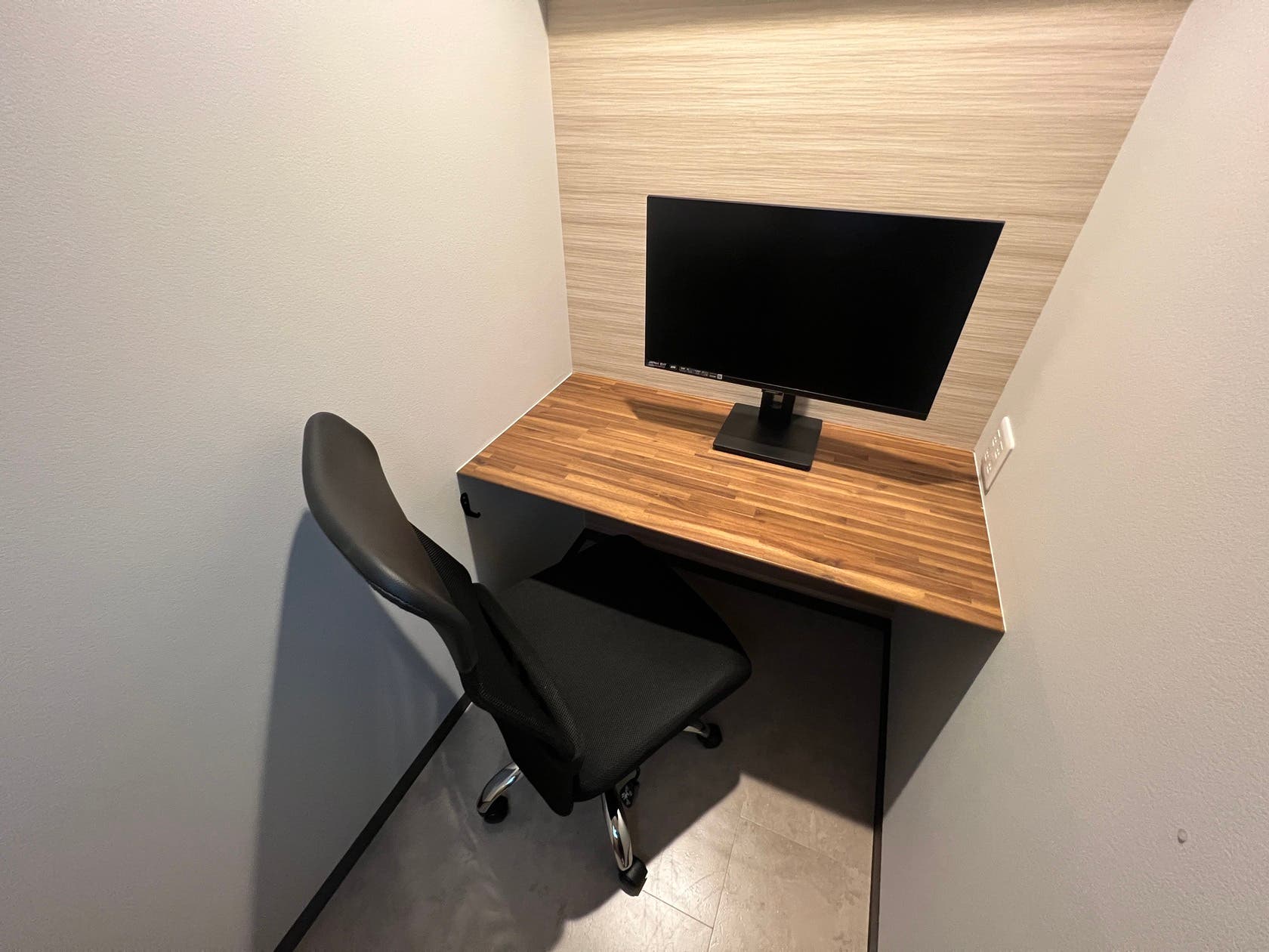 【1時間660円！】JR恵比寿駅目の前！完全個室の1名用ブース（ブース15）※予約時間前は入室不可【４階】の写真2