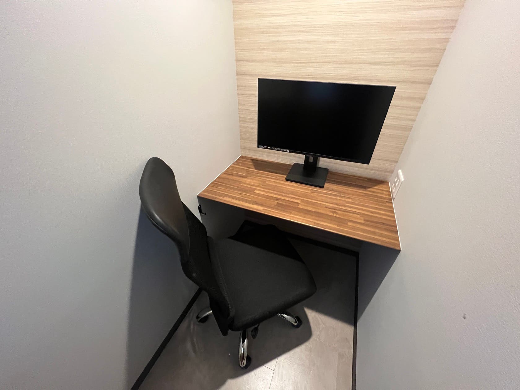 【1時間660円！】JR恵比寿駅目の前！完全個室の1名用ブース（ブース19）※予約時間前は入室不可【４階】の写真2