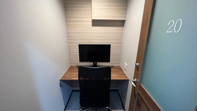 【1時間880円!】JR恵比寿駅目の前!完全個室の1名用ブース(ブース20)※予約時間前は入室不可【4階】の写真1