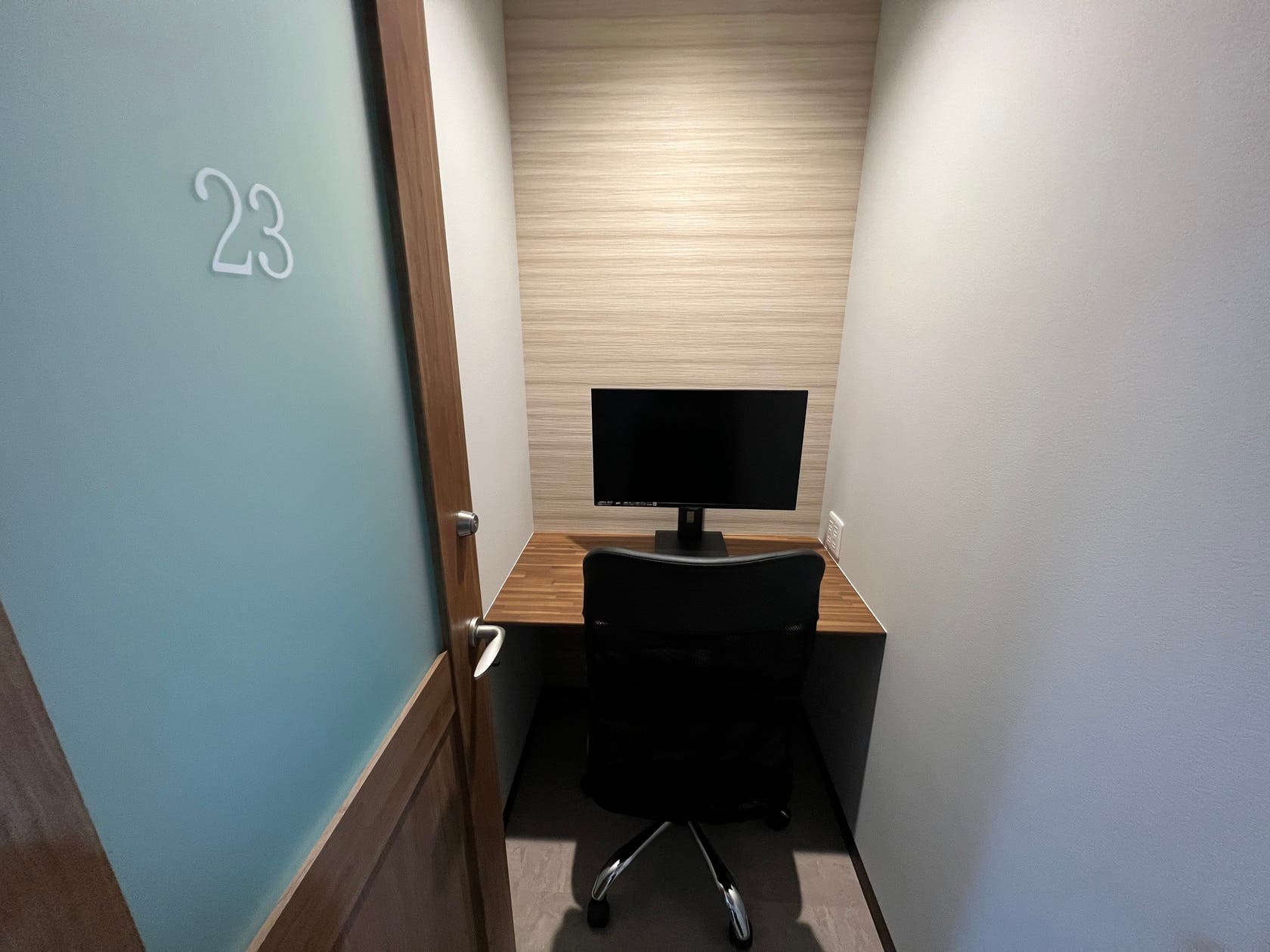 【1時間660円！】JR恵比寿駅目の前！完全個室の1名用ブース（ブース23）※予約時間前は入室不可【４階】の写真1