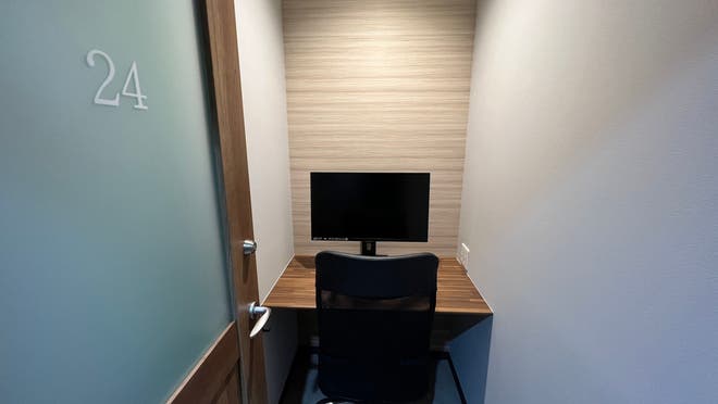 【1時間880円!】JR恵比寿駅目の前!完全個室の1名用ブース(ブース24)※予約時間前は入室不可【4階】の写真1