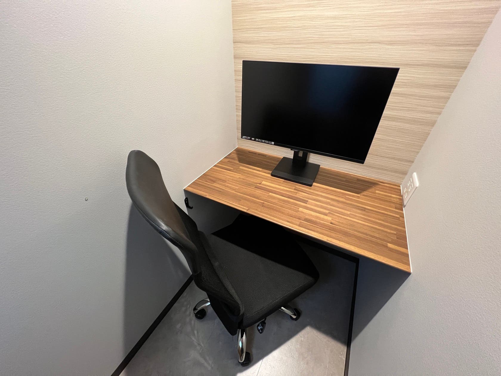 【1時間660円！】JR恵比寿駅目の前！完全個室の1名用ブース（ブース24）※予約時間前は入室不可【４階】の写真2