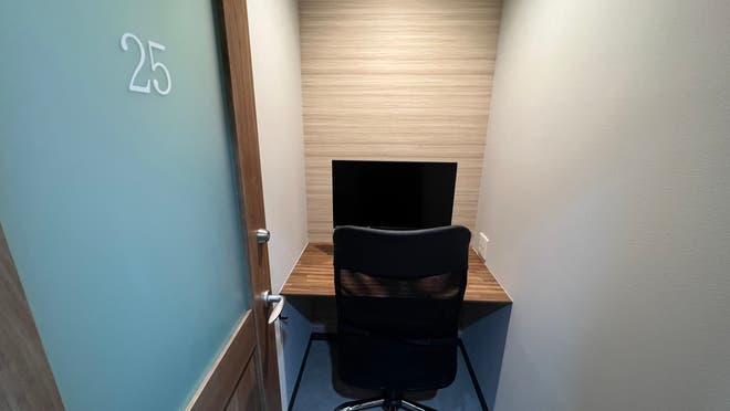 【1時間880円!】JR恵比寿駅目の前!完全個室の1名用ブース(ブース25)※予約時間前は入室不可【4階】の写真1