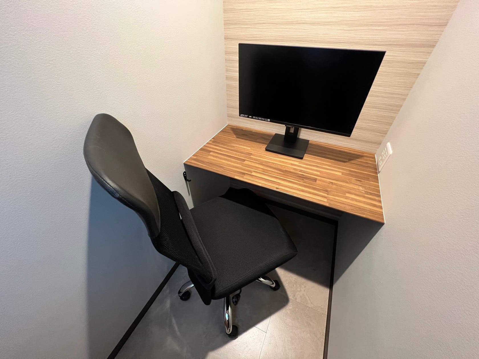 【1時間660円！】JR恵比寿駅目の前！完全個室の1名用ブース（ブース25）※予約時間前は入室不可【４階】の写真2