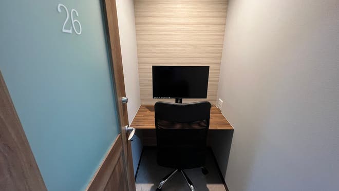 【1時間880円!】JR恵比寿駅目の前!完全個室の1名用ブース(ブース26)※予約時間前は入室不可【4階】の写真1