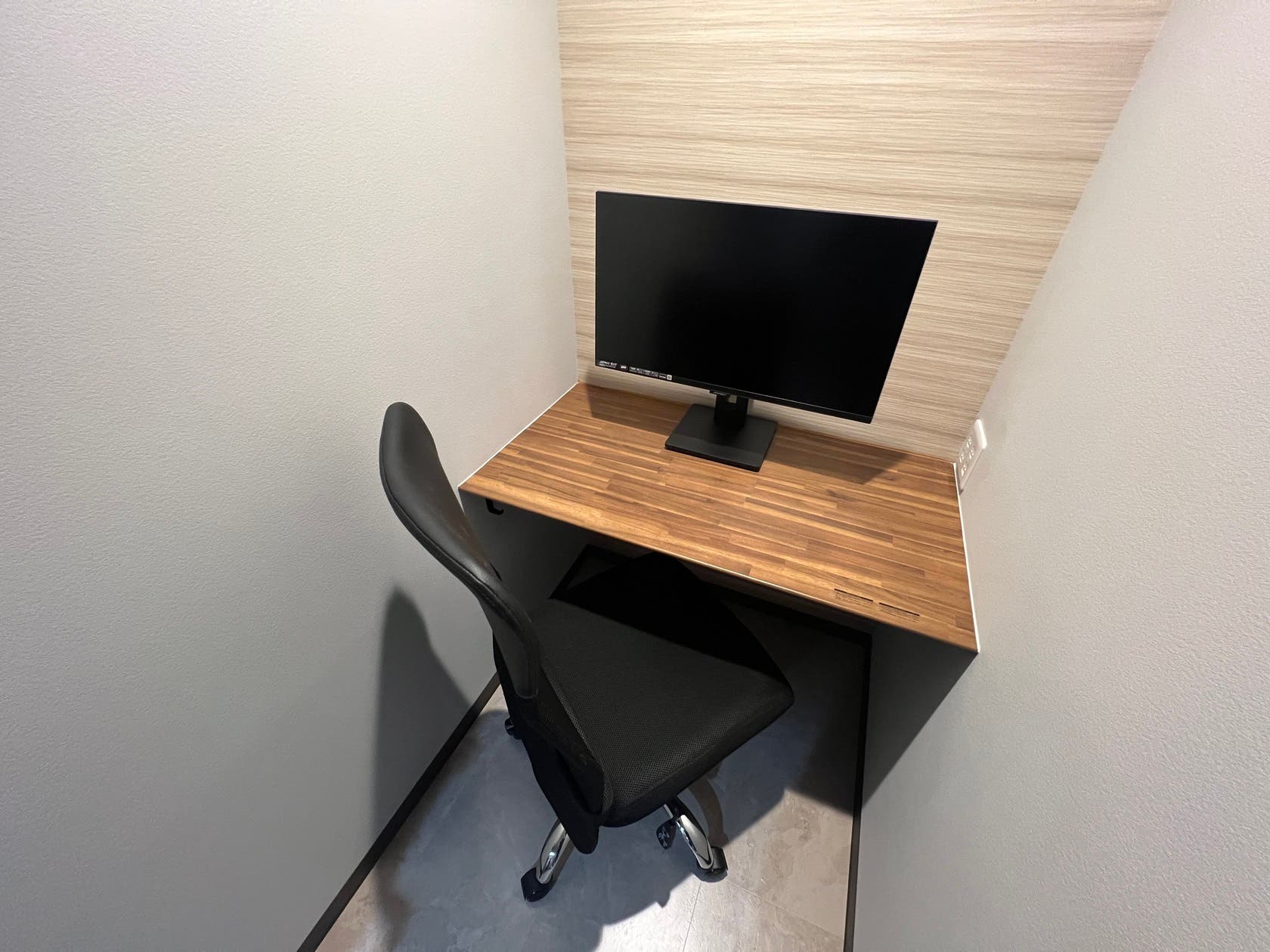 【1時間660円！】JR恵比寿駅目の前！完全個室の1名用ブース（ブース29）※予約時間前は入室不可【４階】の写真2