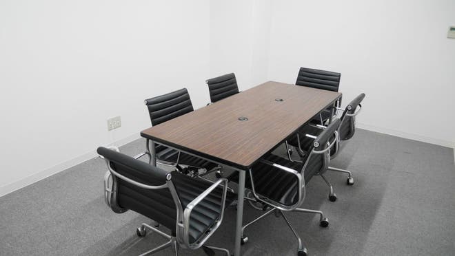 【東京】ビジネスの中心地!デザイン性の高い貸会議室 小会議室(6名様)の写真1