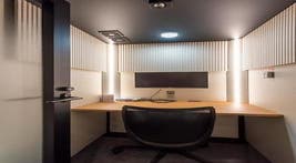 ROOM L 04