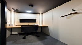 ROOM L 02