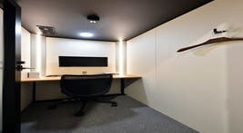 ROOM L 04