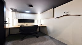 ROOM L 04