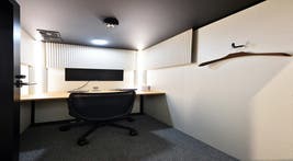ROOM L 08