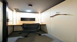 ROOM L 06