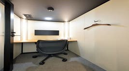 ROOM L 17