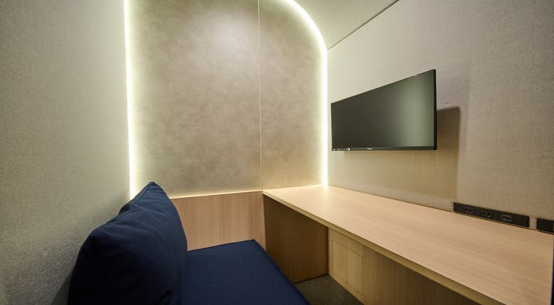 ROOM R 01
