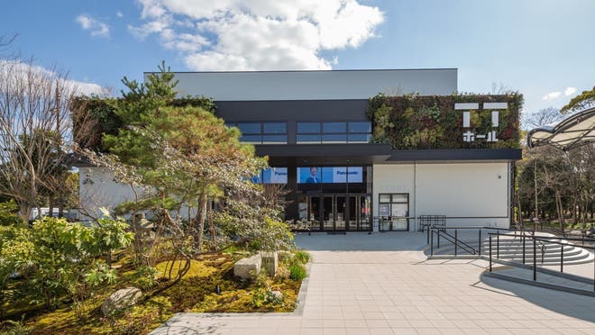 【最寄り駅から徒歩5分】クールジャパンパーク大阪大ホール・中ホールの間にある中庭。の写真4