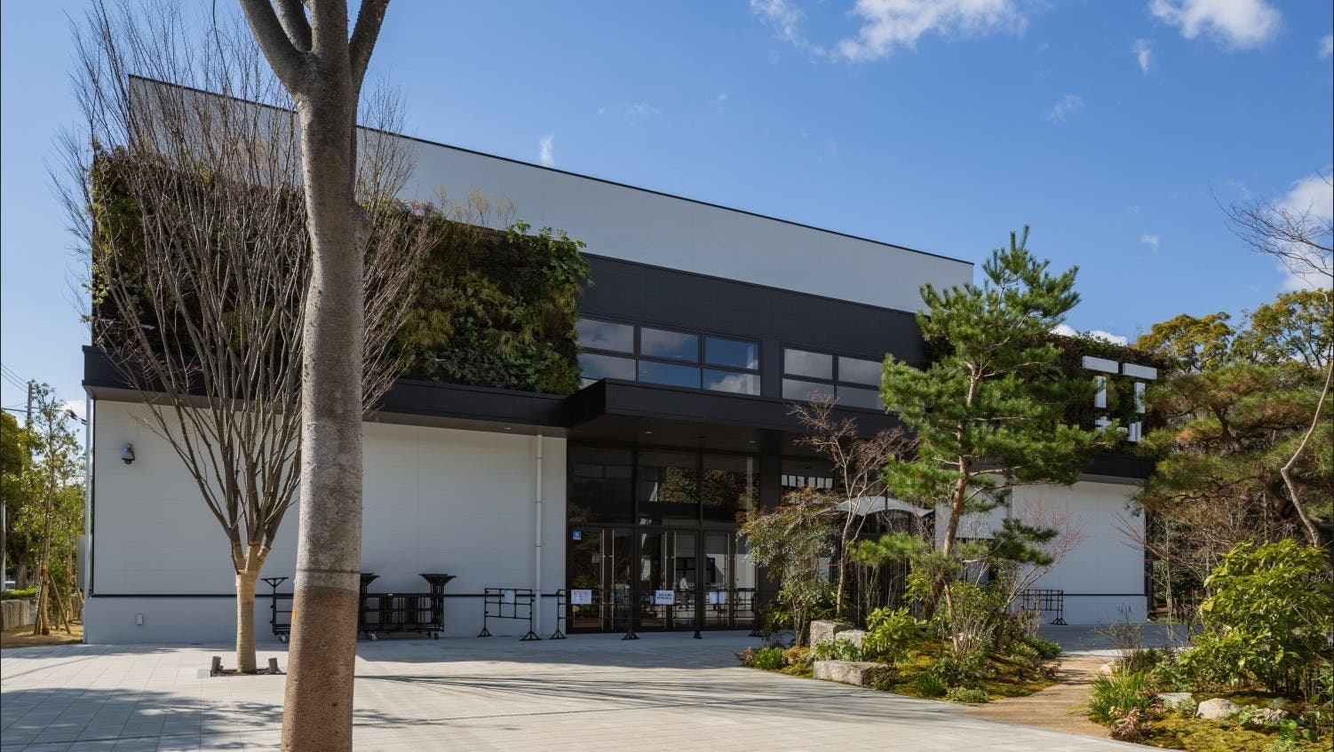 【最寄り駅から徒歩5分】クールジャパンパーク大阪大ホール・中ホールの間にある中庭。の写真6